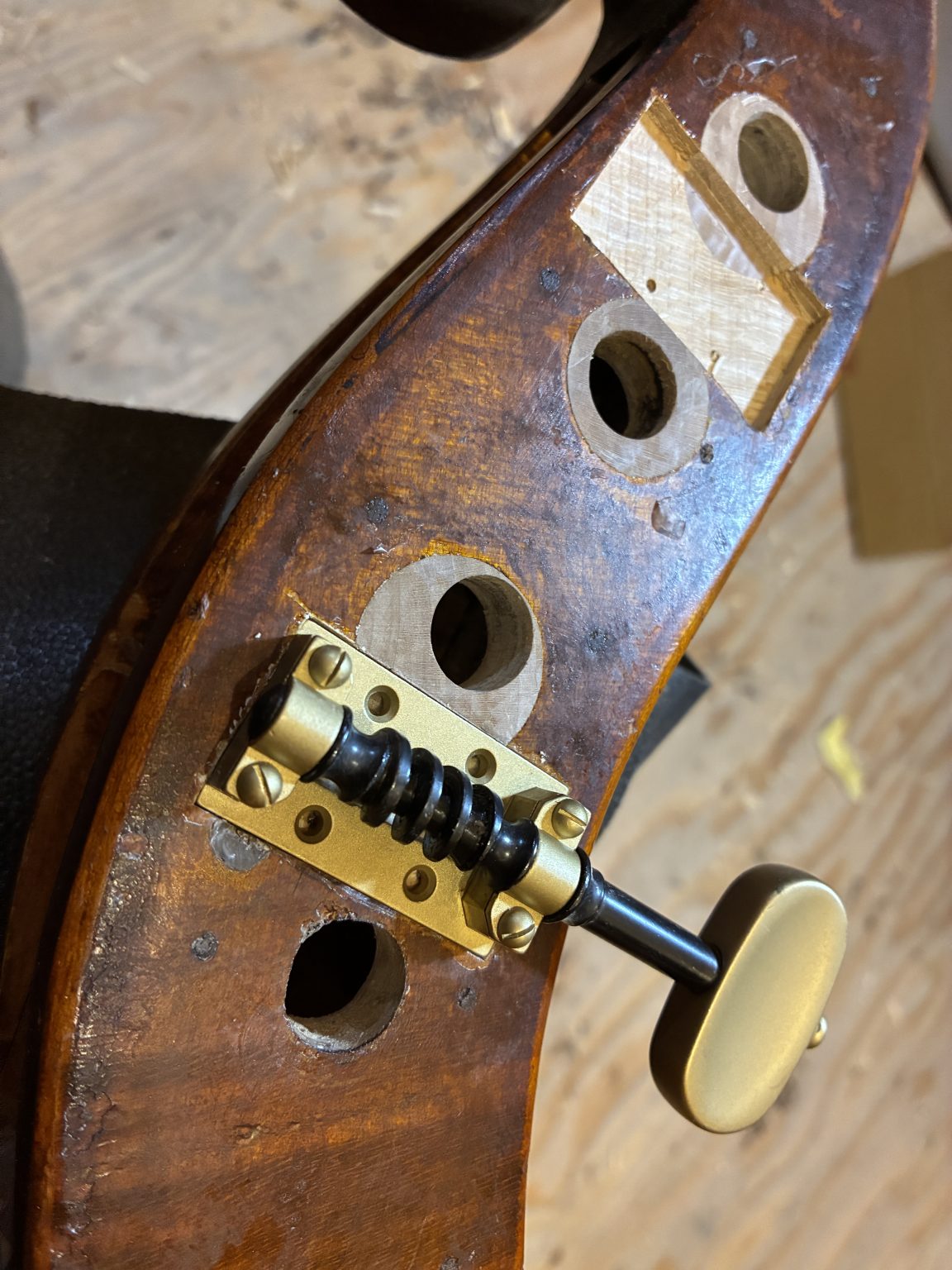 ペグ調整 - atelier contrabass NARU | コントラバス工房 / 出張修理/調整